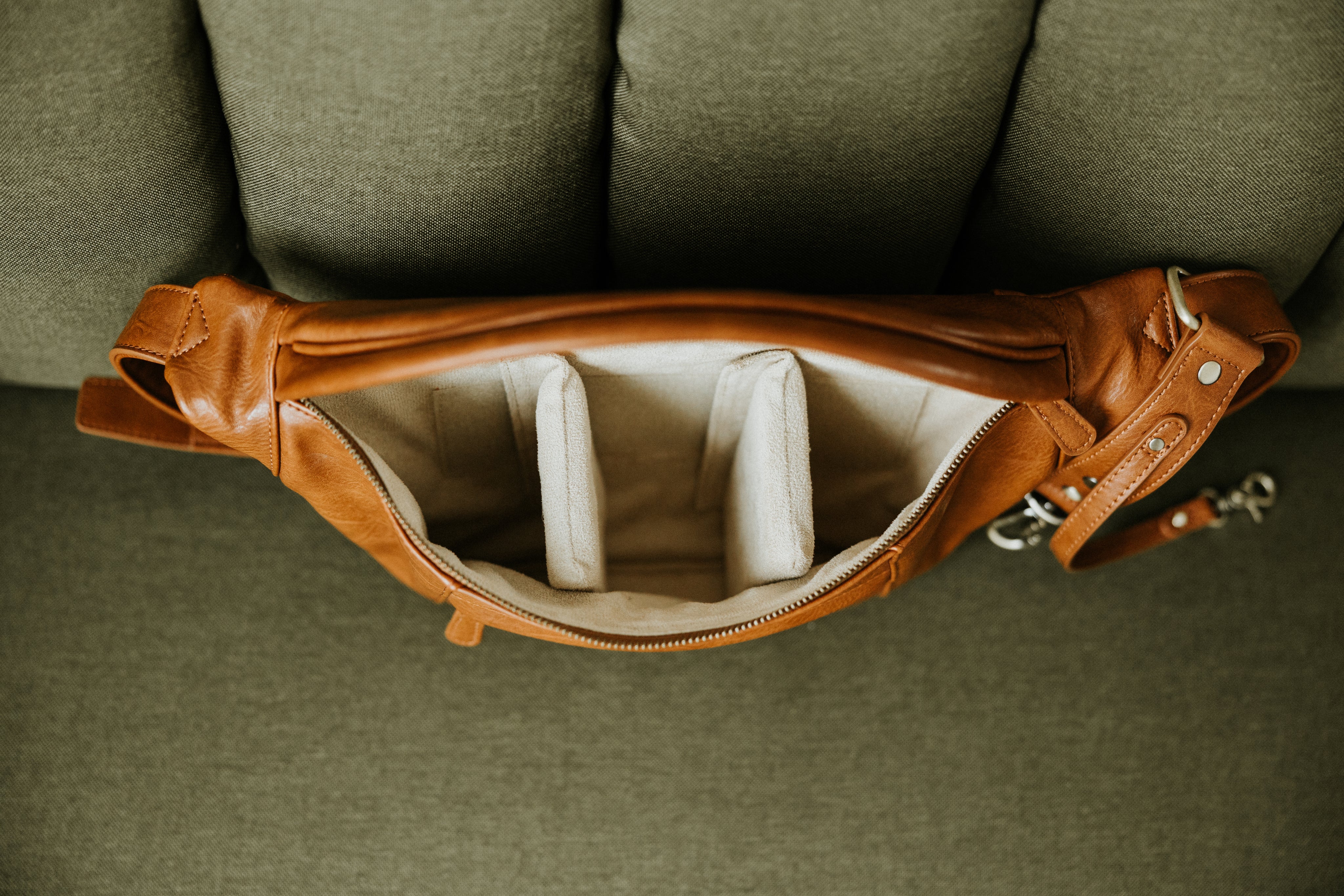 The Photographer's Sling Bag – kindlycamerabags
